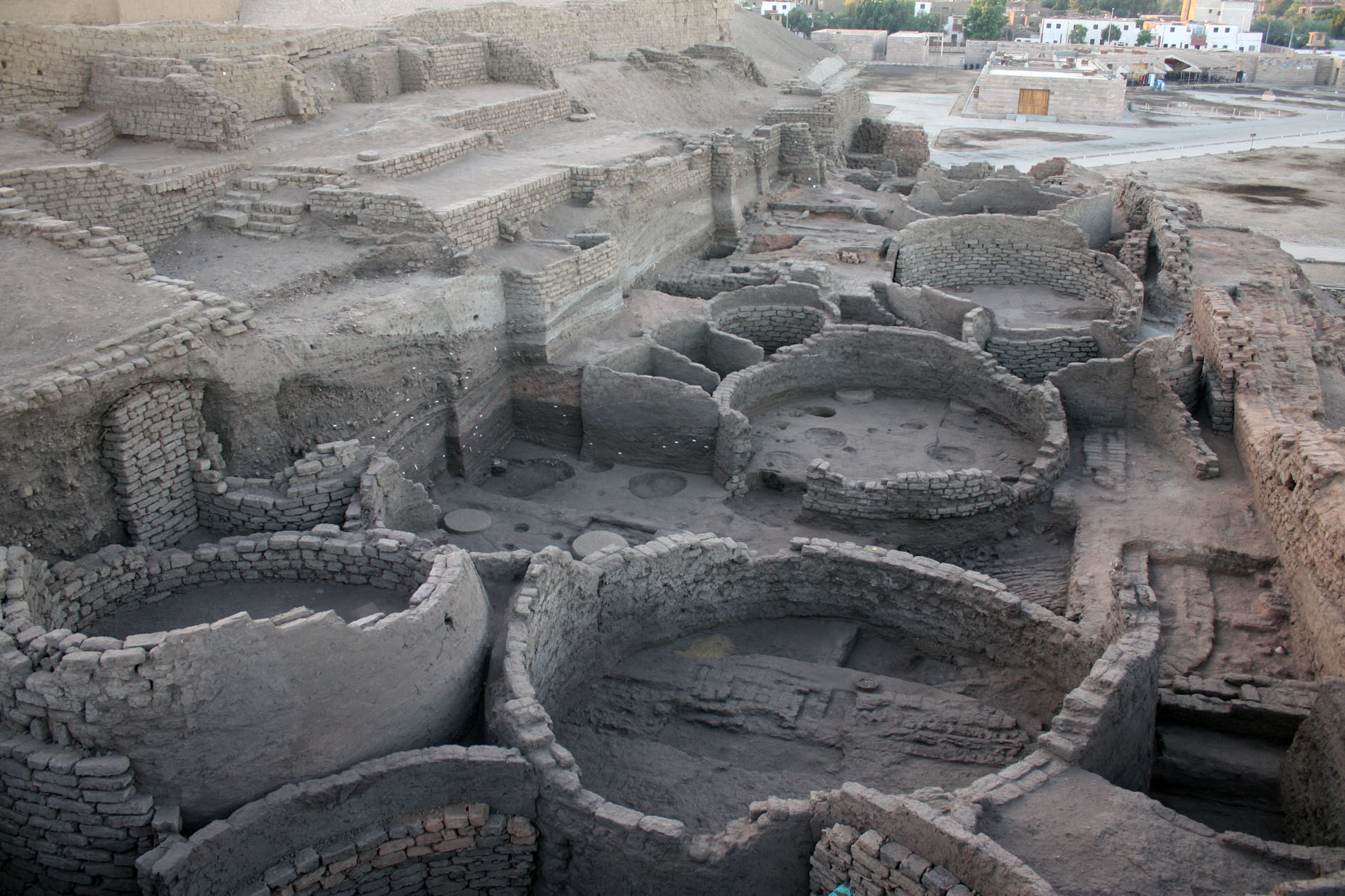 The Silo Courtyard (Zone 1) | Institute for the Study of Ancient Cultures